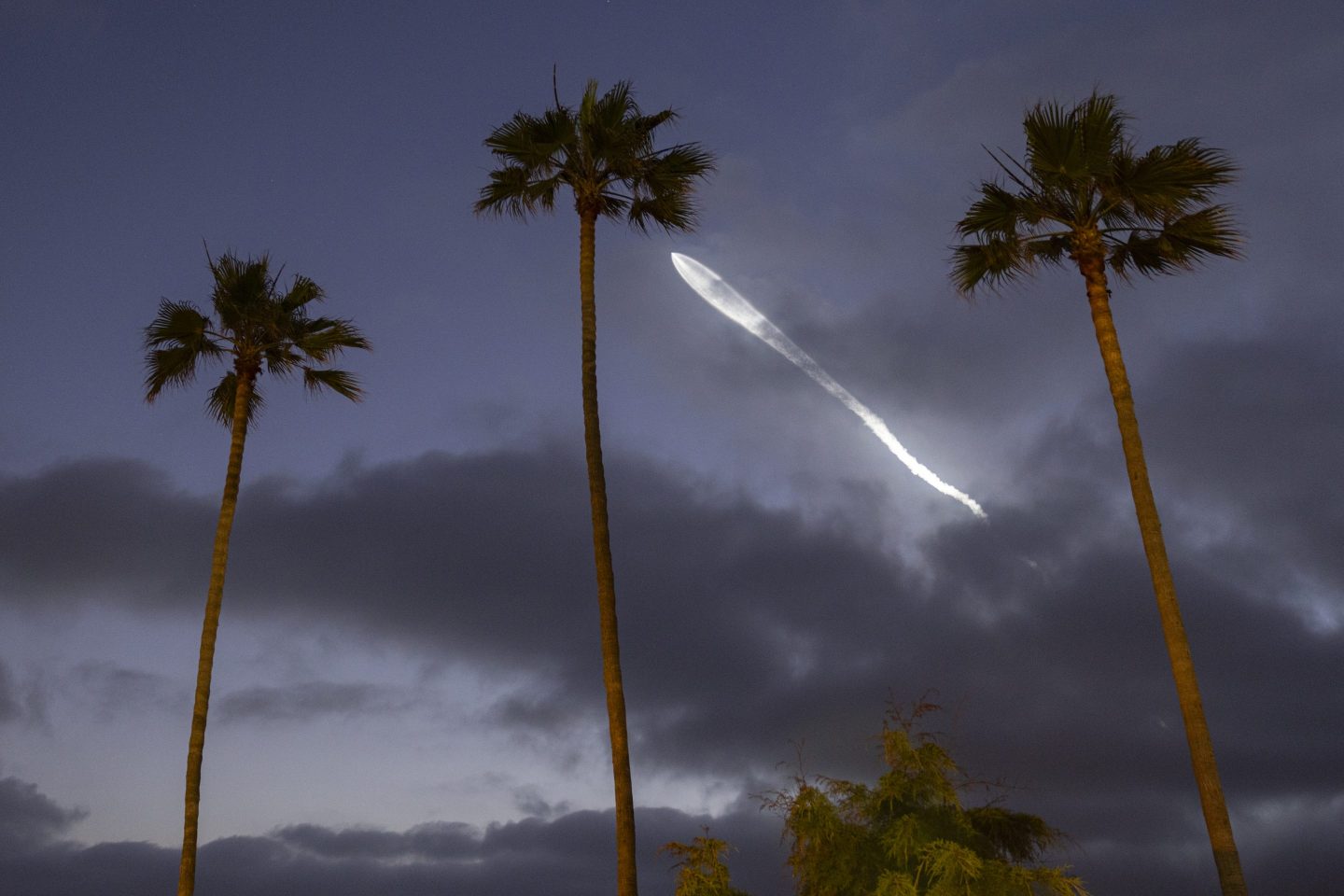 Elon Musk begins testing his Starlink terminals in the U.S. airspace ...